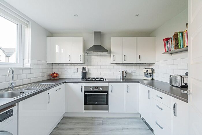 3 Bedroom Town House For Sale In Barnyard Park Rigg, Edinburgh, EH12