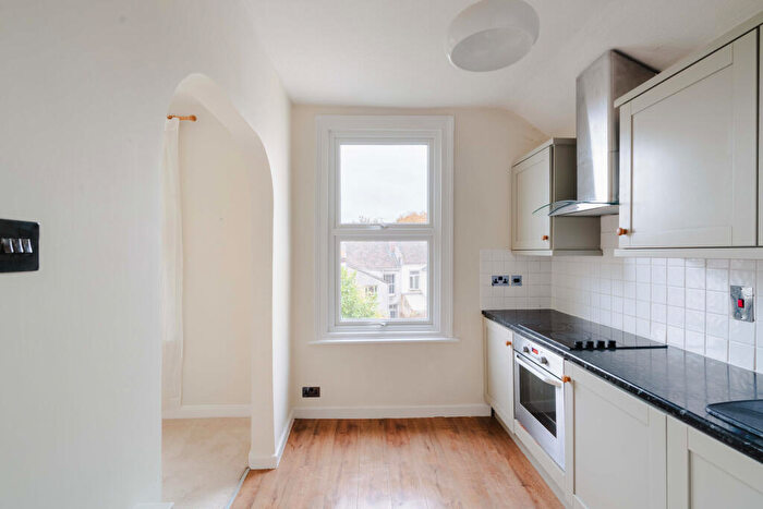 2 Bedroom Flat For Sale In First Floor Flat, Stackpool Road, Southville ...