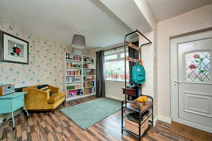 3 Bedroom Semi-Detached House For Sale In The Close, Greenfield ...