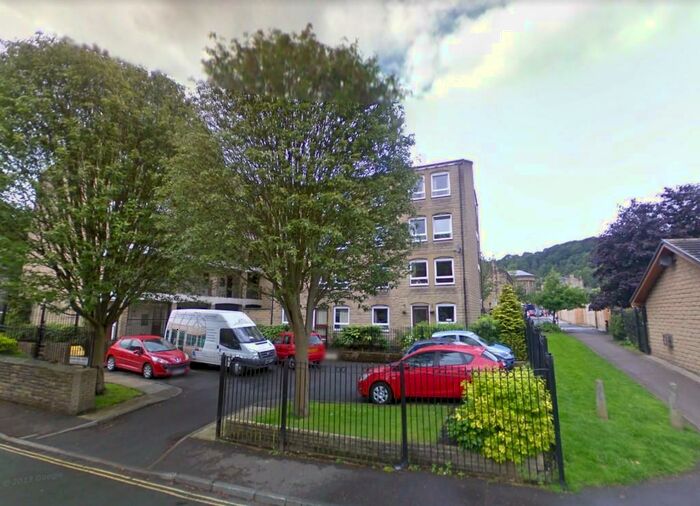 1 Bedroom Flat To Rent In Halifax Road, Todmorden, West Yorkshire, OL14
