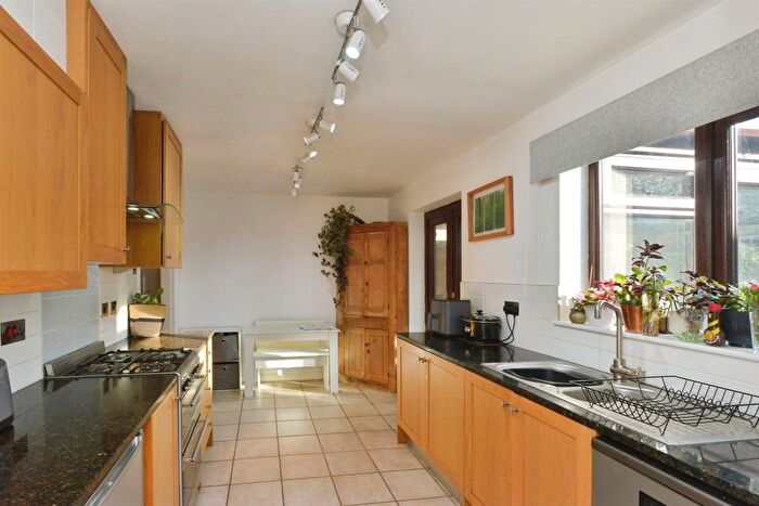 5 Bedroom Detached House For Sale In Twinflower, Walnut Tree, Milton ...