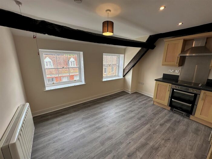 1 Bedroom Flat To Rent In Stokes Mews, Newent, GL18