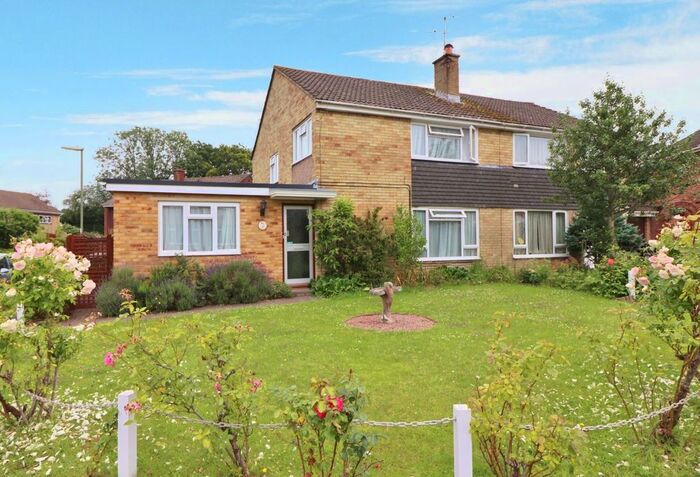 Houses for sale & to rent in SO30 2AR, Birchwood Gardens, Hedge End ...