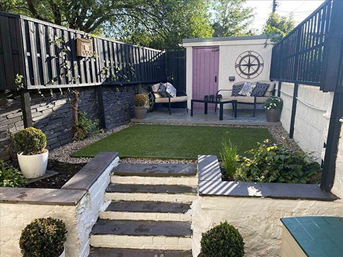 3 Bedroom Town House For Sale In Greenfield Terrace, Hill Street, Menai ...