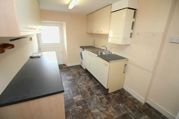 3 Bedroom Flat To Rent In Hamilton Terrace, Milford Haven ...