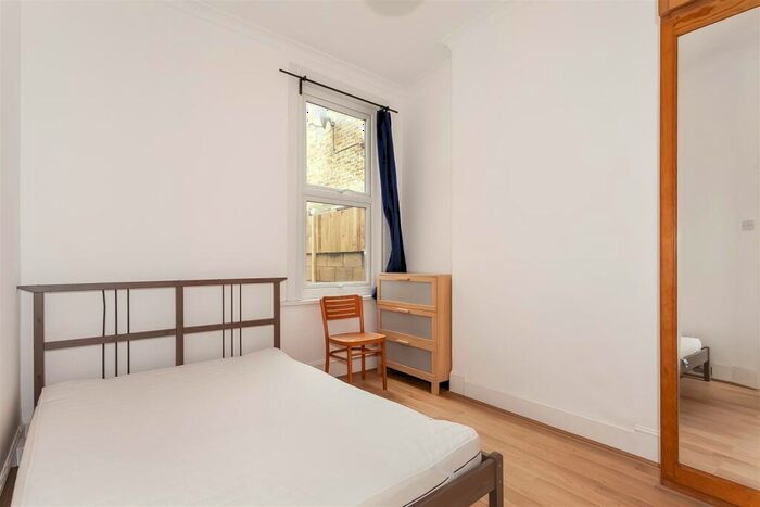 1 Bedroom Flat To Rent In Chapter Road, Willesden Green, London, NW2