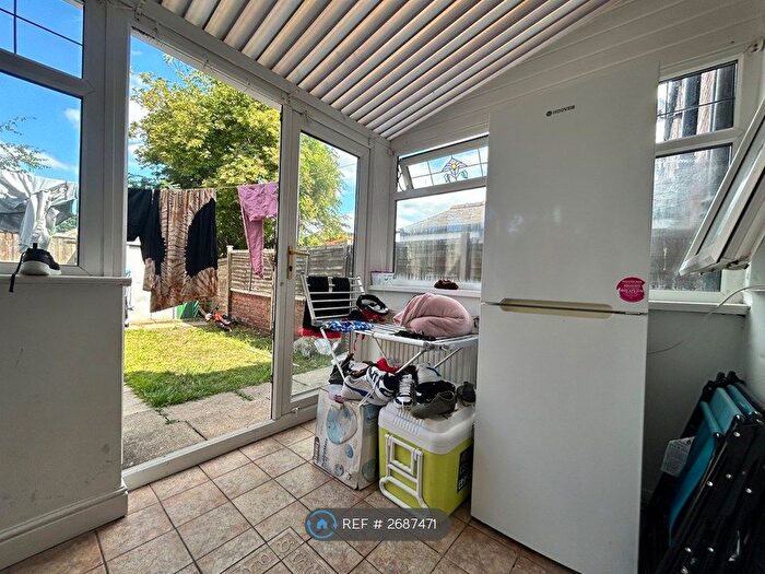 3 Bedroom Terraced House To Rent In Poplar Avenue, Garforth, Leeds, LS25