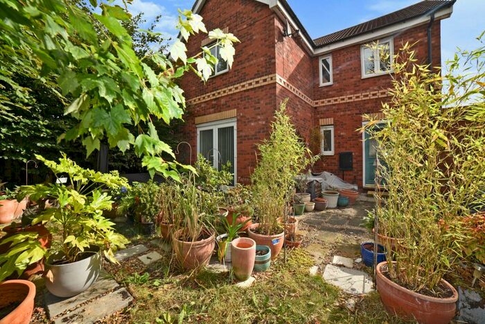 4 Bedroom Detached House For Sale In Callow Hill Drive, Castle Grange ...