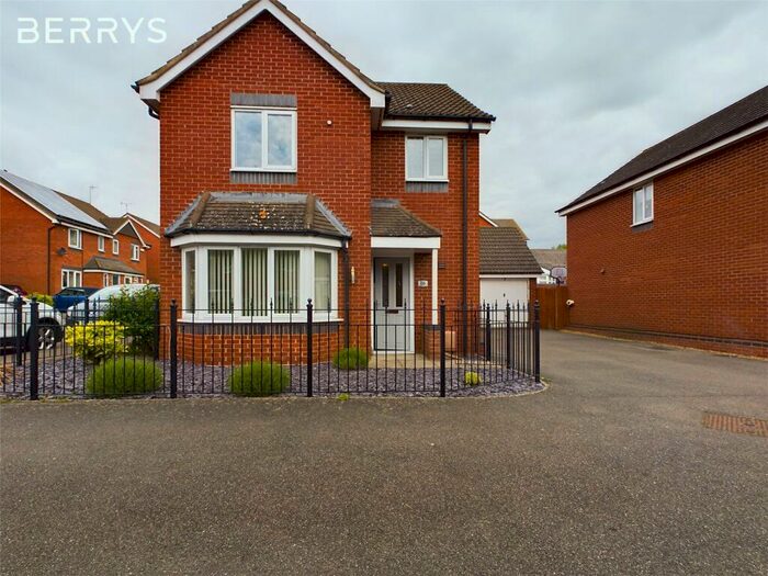 3 Bedroom Detached House To Rent In Melford Close, Oakley Vale, Corby, NN18