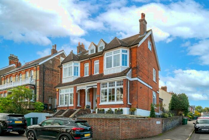 1 Bedroom Apartment For Sale In Chart Lane, Reigate, Surrey, RH2