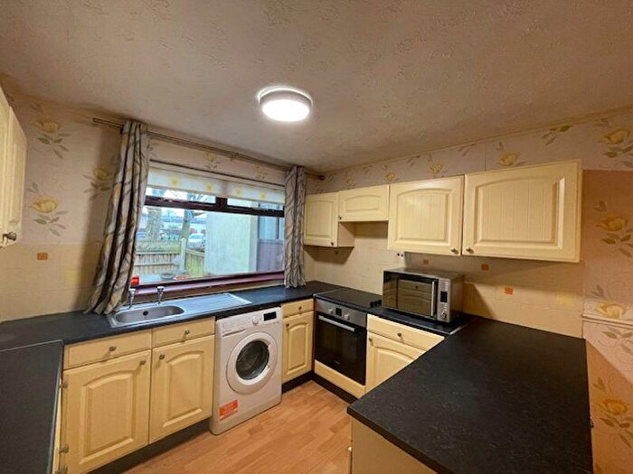 3 Bedroom Terraced House For Sale In Holtdale Place, Leeds, LS16