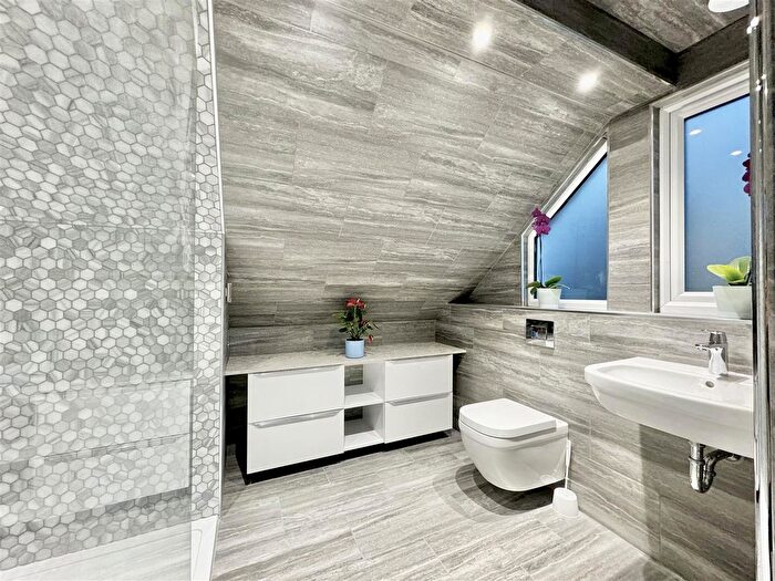 3 Bedroom Chalet For Sale In Cherry Tree Gardens, Bexhill-On-Sea, TN40