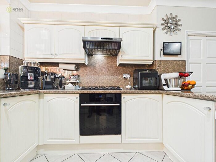 3 Bedroom Detached House For Sale In Tile Cross Road, Tile Cross, B33