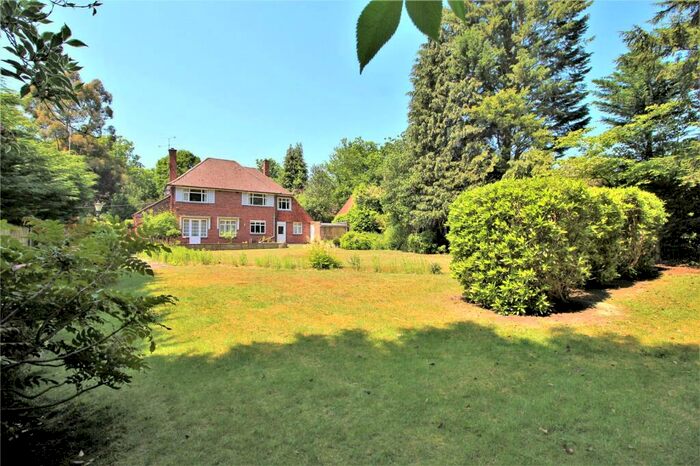 4 Bedroom Detached House For Sale In Springfield Lane, Fleet, Hampshire ...