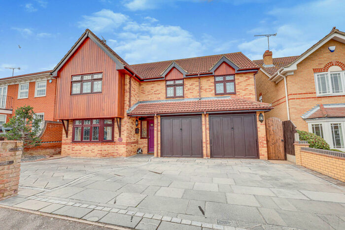 5 Bedroom Detached House For Sale In Hackamore, Benfleet, SS7