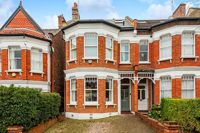 6 Bedroom Semi Detached House For Sale In Wilton Road, London, N10