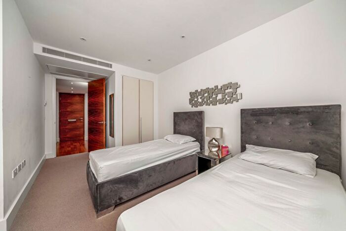 2 Bedroom Flat For Sale In Praed Street, London, W2