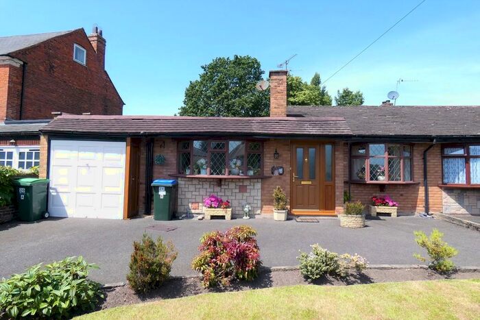 2 Bedroom Semi-Detached Bungalow For Sale In Pages Lane, Great Barr ...