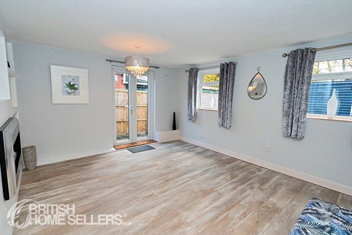 2 Bedroom Bungalow For Sale In York Road, Doncaster, South Yorkshire, DN5