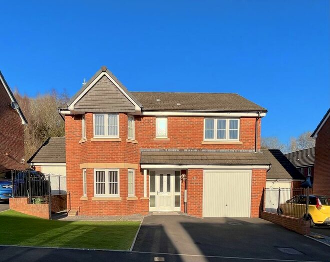4 Bedroom Detached House For Sale In Maes Y Ffion, Llwydcoed, Aberdare ...