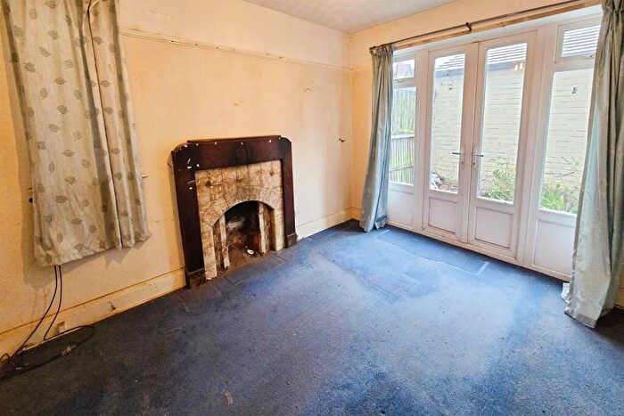 3 Bedroom Detached House For Sale In Bramcote Avenue, Chilwell, NG9