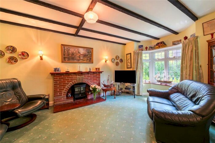 4 Bedroom Detached House For Sale In Horseshoe Lane, Ash Vale ...
