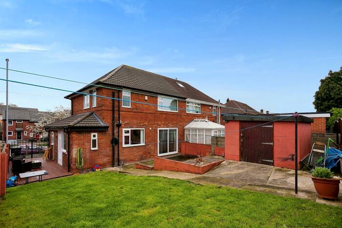 3 Bedroom Semi Detached House For Sale In South Parkway, Leeds, West ...