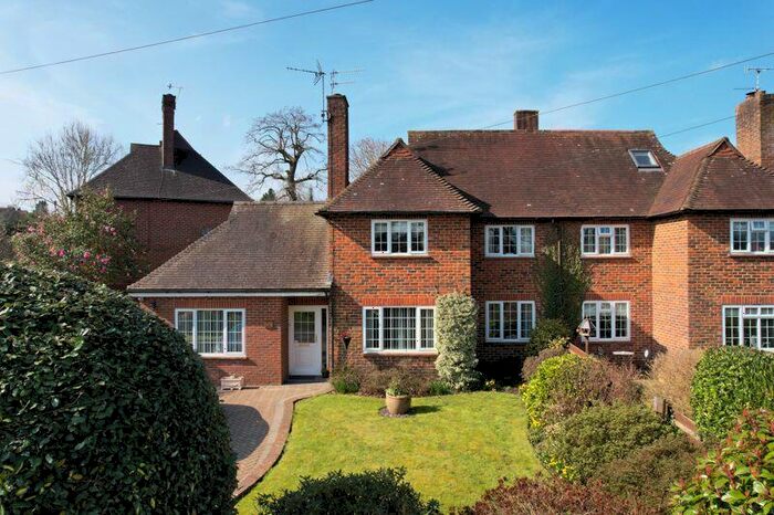 4 Bedroom Semi-Detached House For Sale In Pathfield, Chiddingfold ...