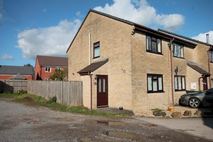 2 Bedroom Semi Detached House To Rent In The Meadows, Gillingham ...