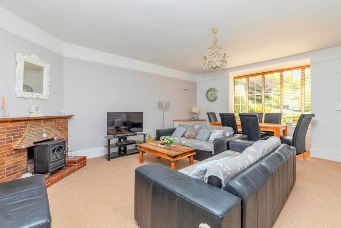 5 Bedroom Semi-Detached House For Sale In High Street, Overstrand ...