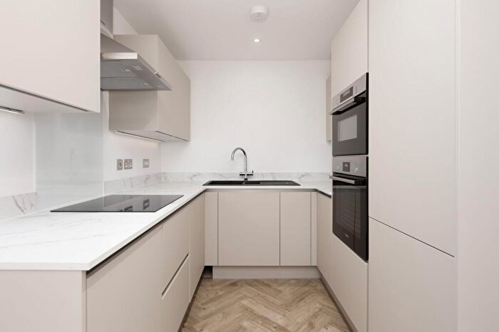 3 Bedroom Semi-Detached House For Sale In Off Graves Paddock, Bates Ave ...