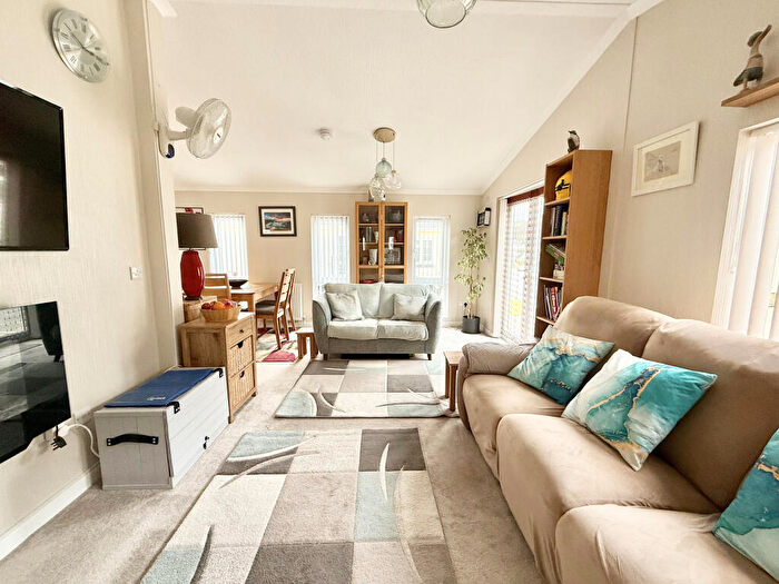 2 Bedroom Park Home For Sale In New Forest Glades, Matchams Lane ...