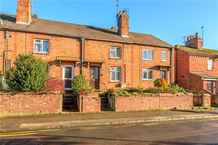 3 Bedroom Terraced House For Sale In Pomfret Road, Towcester ...