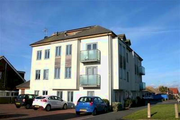 2 Bedroom House To Rent In South Coast Road, Peacehaven, BN10