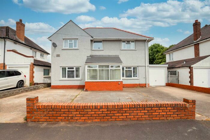 4 Bedroom Detached House For Sale In Ash Grove, Whitchurch, Cardiff, CF14