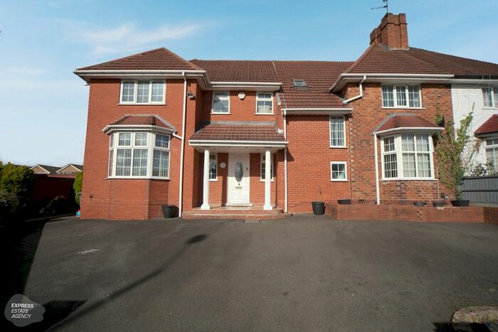 Houses for sale & to rent in WV4 4LN, Oakley Grove, Penn Wolverhampton