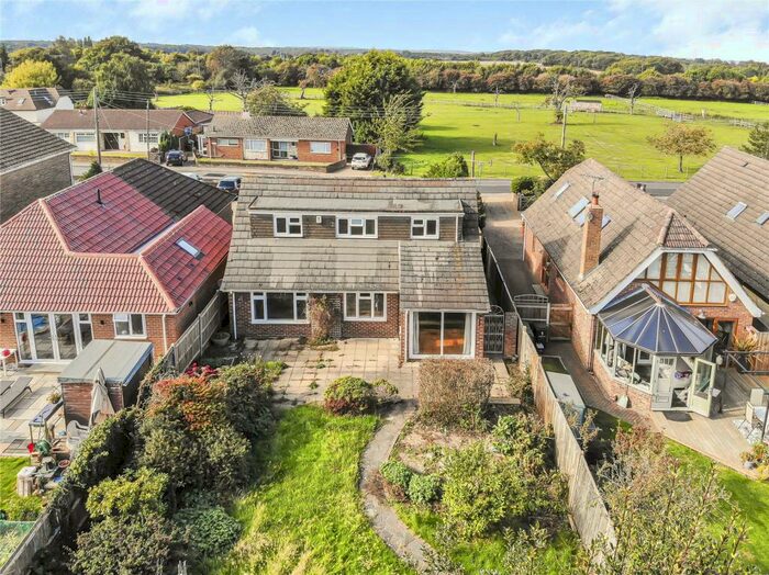 3 Bedroom Bungalow For Sale In The Street, Bredhurst, Gillingham, ME7