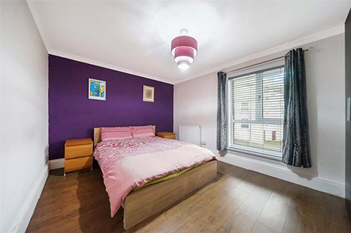 2 Bedroom Flat For Sale In Ellisland Road, Cumbernauld, Glasgow, North ...