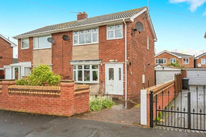 3 Bedroom Semi-Detached House For Sale In Birchwood Close, Thorne ...