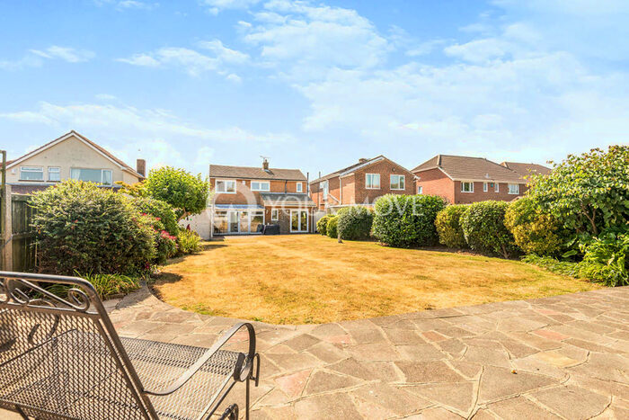 3 Bedroom Detached House For Sale In Sandwich Road, Cliffsend, Ramsgate ...