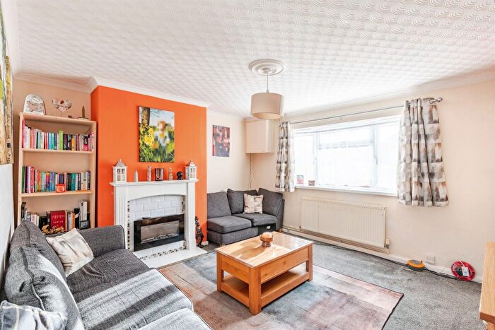 2 Bedroom Semi-Detached House For Sale In Highfield, Woodford ...