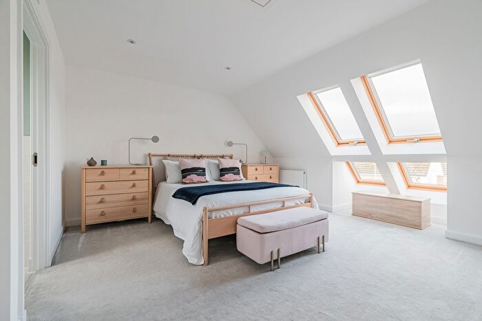 3 Bedroom Town House For Sale In Barnyard Park Rigg, Edinburgh, EH12