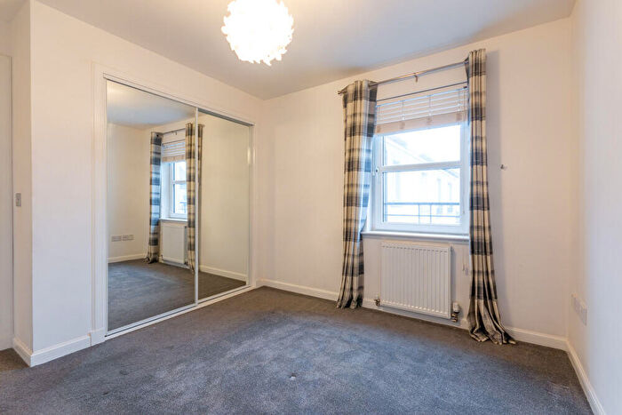 2 Bedroom Flat To Rent In L – Bughtlin Market, Edinburgh, EH12