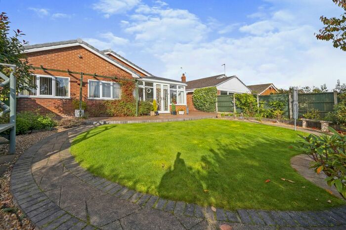 2 Bedroom Bungalow For Sale In Farringdon Road, Winwick, Warrington, WA2