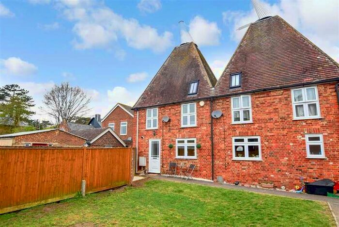 2 Bedroom End Of Terrace House For Sale In Nettlestead Oast, , Paddock ...