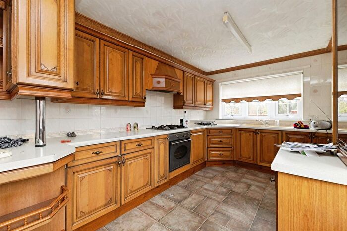 2 Bedroom Detached Bungalow For Sale In Beeches Rise, Marton-In ...