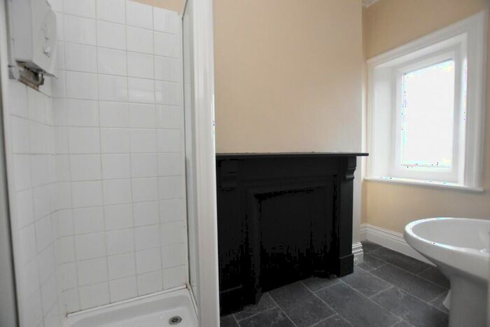1 Bedroom Apartment To Rent In Flat The Bank. High Street, Wrexham ...
