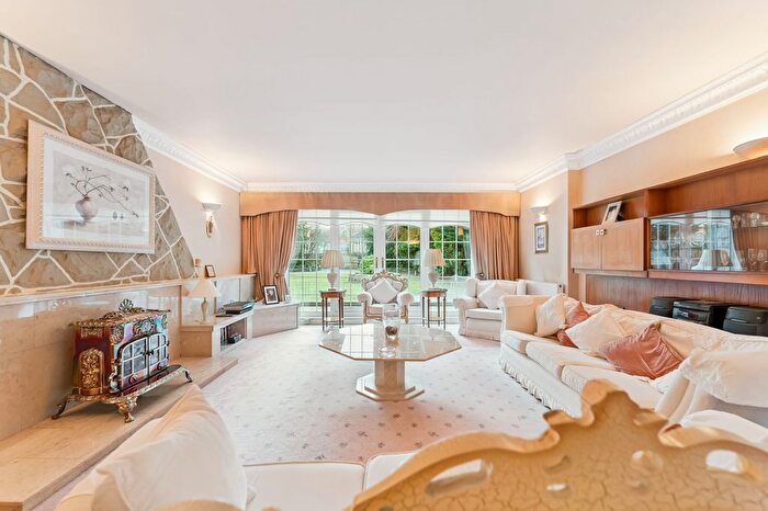 5 Bedroom Detached House For Sale In Sharon House, The Lane, Dullatur, G68