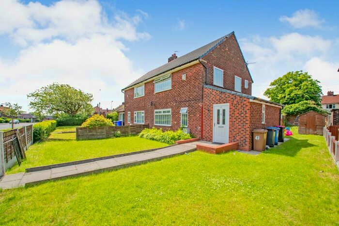 Houses for sale & to rent in M38 9NQ, Larkfield Grove, Little Hulton ...