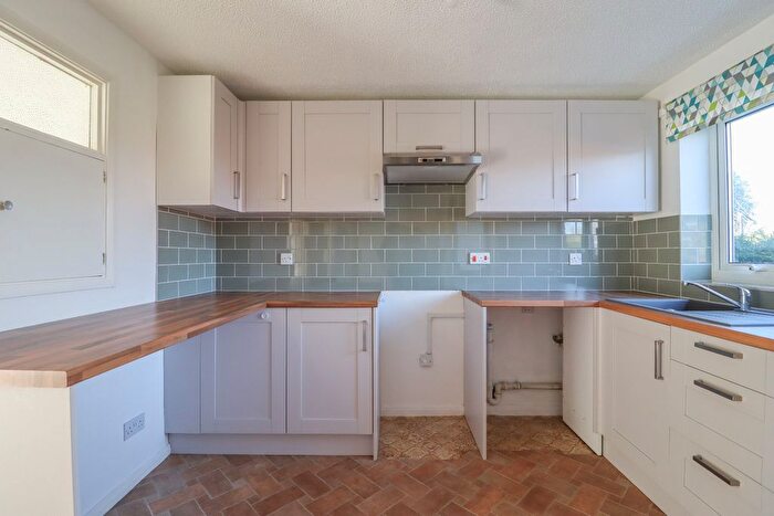 2 Bedroom Semi-Detached Bungalow For Sale In Pound Green Close ...